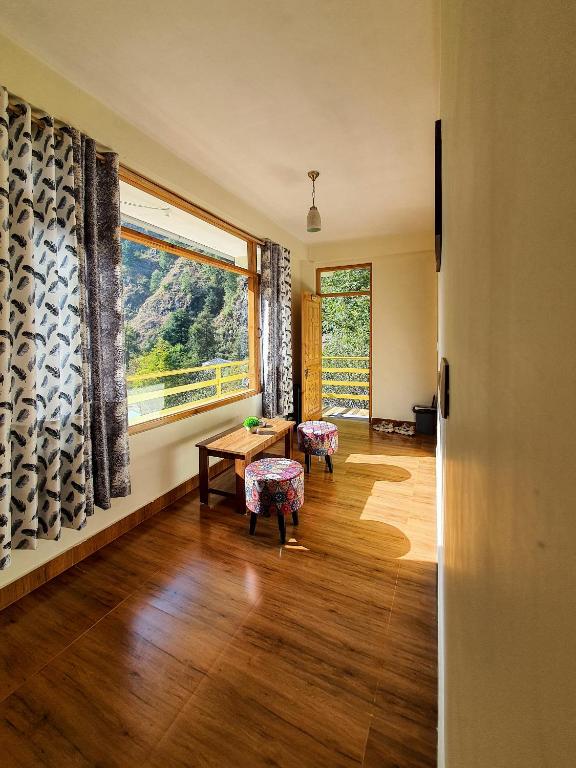 Alooma Cafe and Homestay, Bashist (updated prices 2025)