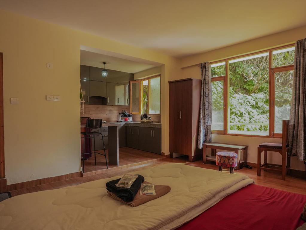 Alooma Cafe and Homestay, Bashist (updated prices 2025)