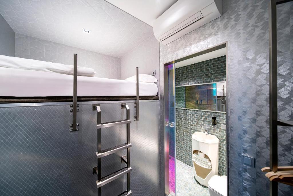 Diamond Capsule Hotel Amsterdam South, Amstelveen (updated prices 2025)