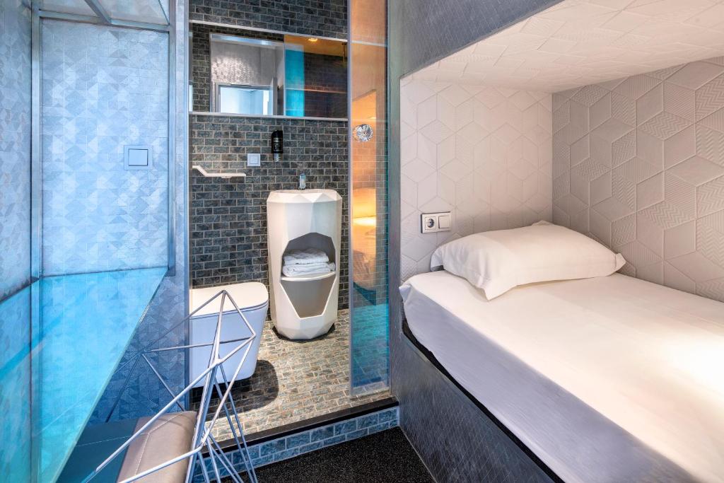 Diamond Capsule Hotel Amsterdam South, Amstelveen (updated prices 2025)