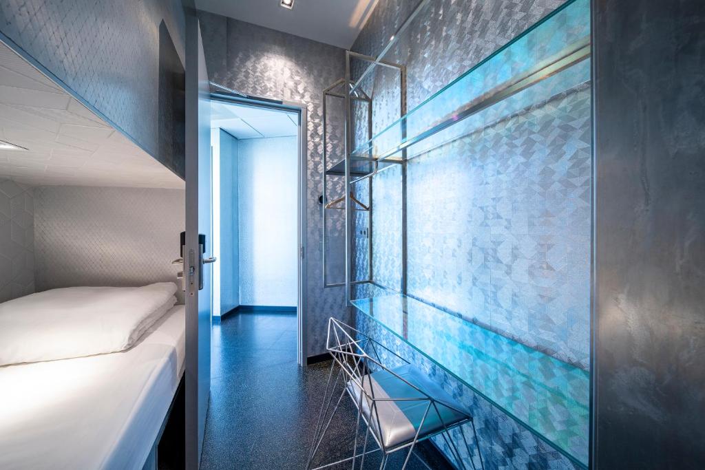 Diamond Capsule Hotel Amsterdam South, Amstelveen (updated prices 2025)