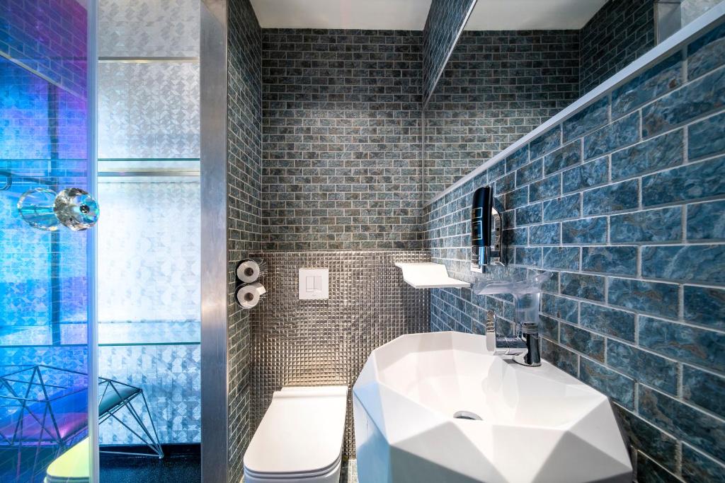 Diamond Capsule Hotel Amsterdam South, Amstelveen (updated prices 2025)