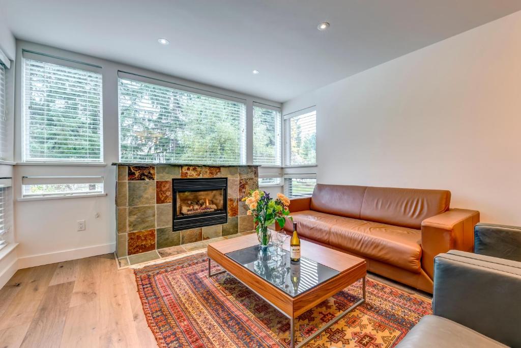 Greystone Lodge 102 Ski-in Out, Whistler (updated prices 2025)