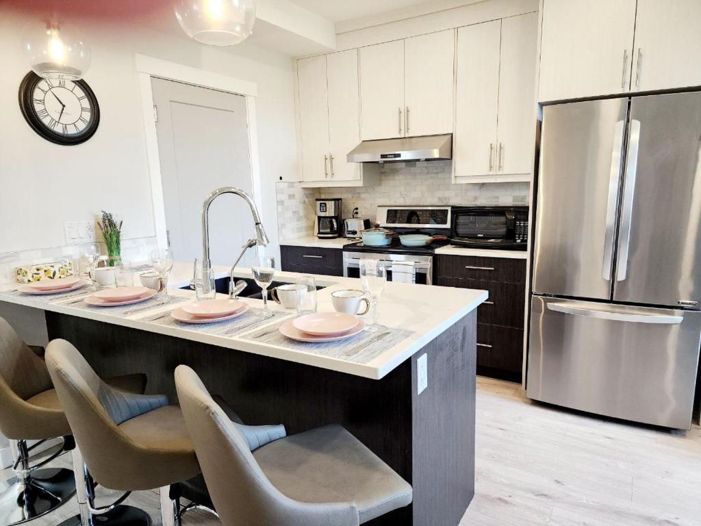 Luxury Cozy Basement Suite, Leduc (updated prices 2025)