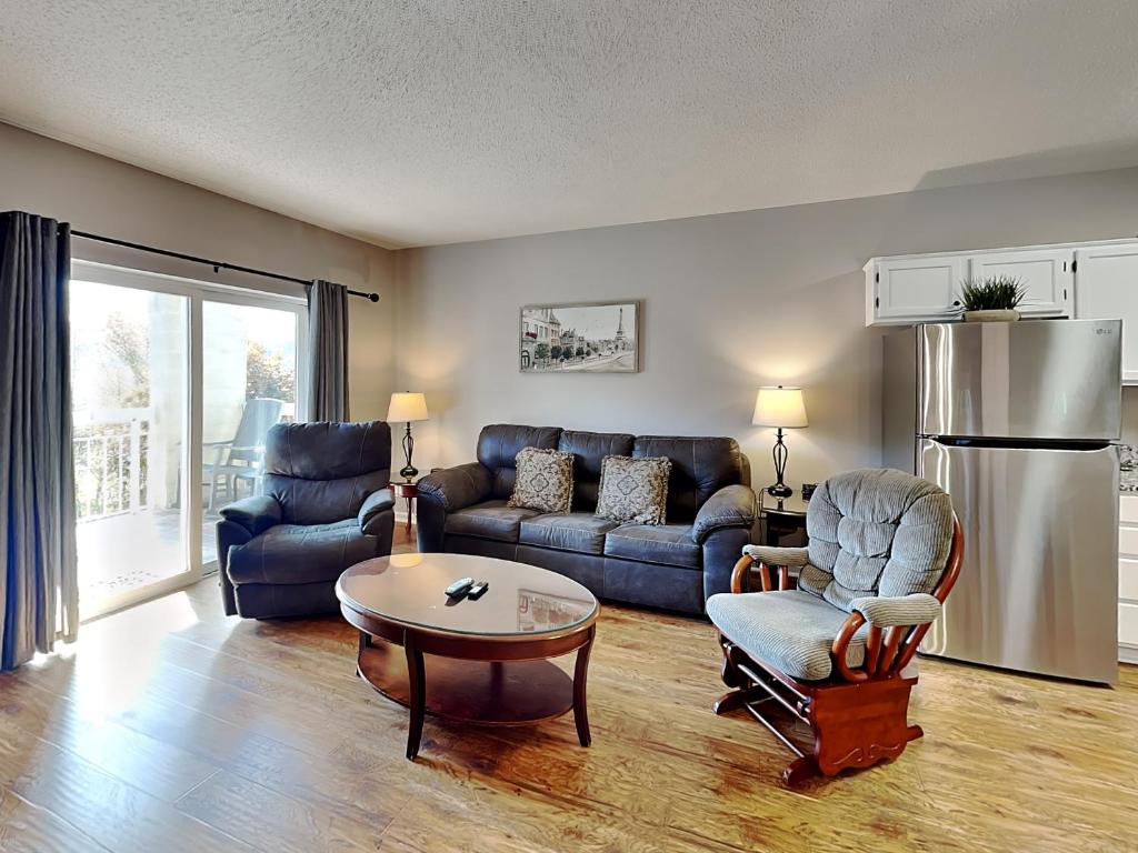 Dream a Little Dream Whispering Pines 411, Піджен-Фордж (оновлені ціни ...