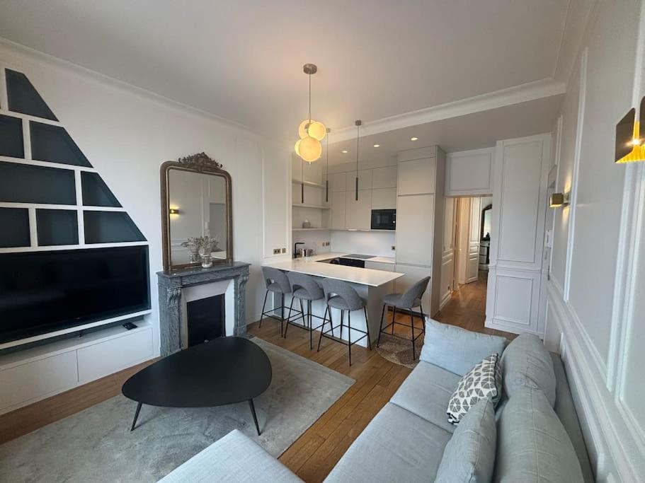 Le Splendide au Centre ville de Versailles, Versailles (updated prices ...