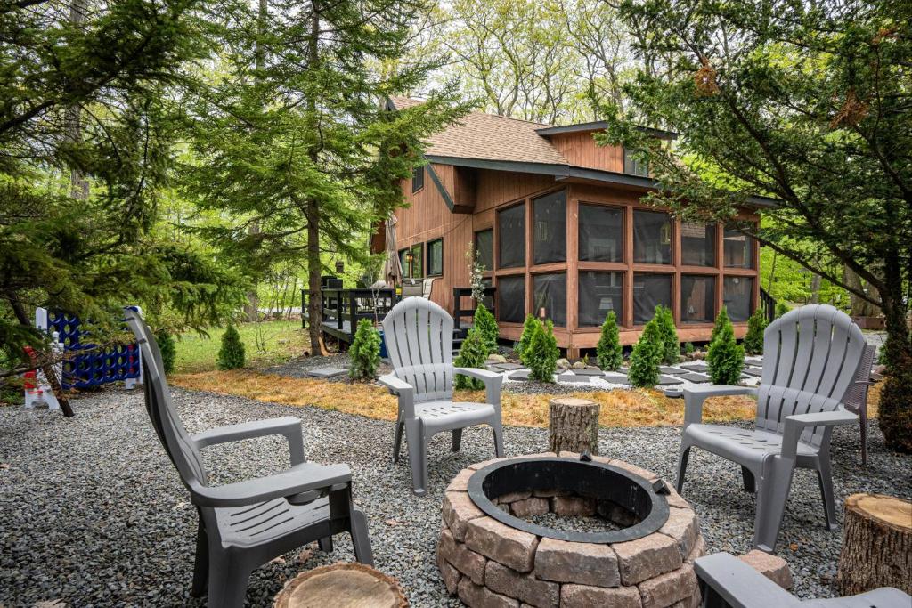 Private Hot Tub and Game Room Pocono Family Cabin!, Tobyhanna (updated ...