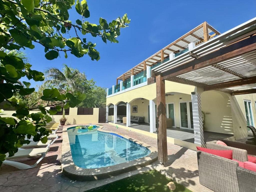 Best 7BR Villa with private pool at perfect spot, Eagle Beach (updated ...