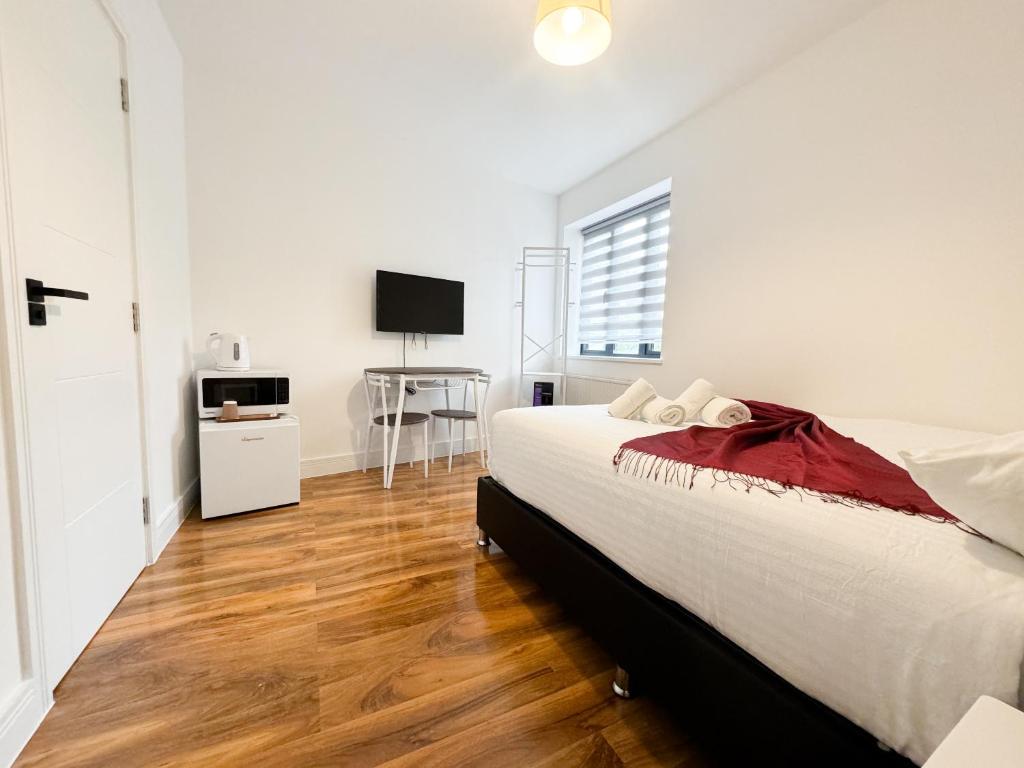 Centra Palmers Green, London (updated prices 2026)