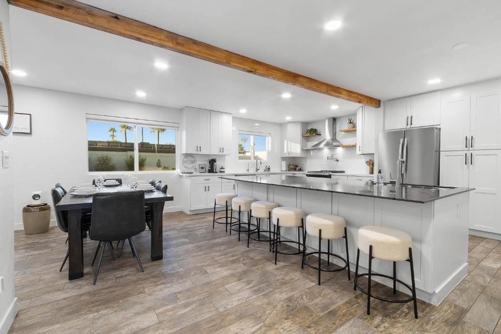 Fully Remodeled, Pool & Hot Tub, Pets Welcome & North Scottsdale ...