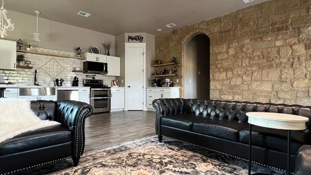 The Shophouse at Transplant Acres, Bandera (updated prices 2025)