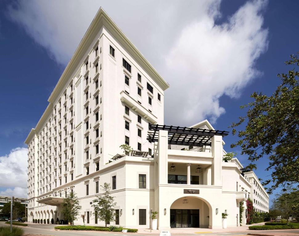 THesis Hotel Miami Coral Gables, Curio Collection by Hilton, Miami ...