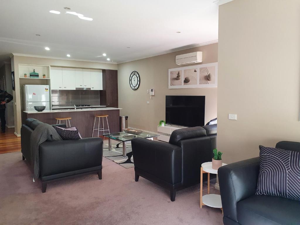 Z Gorgeous 4BR 2 Storey Townhouse, Shepparton (updated prices 2026)