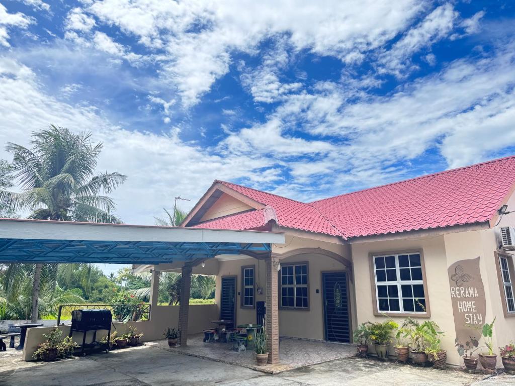 Rerama Homestay Langkawi 5 minutes driving to Chenang Beach, kitchen ...