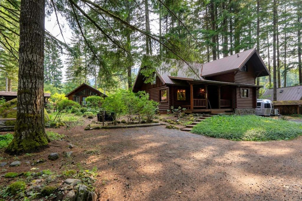 Mt Hood Log Cabin! Fresh Remodel with Airstream, Mount Hood Village ...