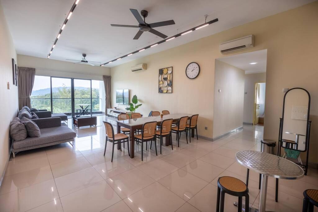 Spacious Tatami Style 13pax Imago The Loft By Haybay, Kota Kinabalu ...