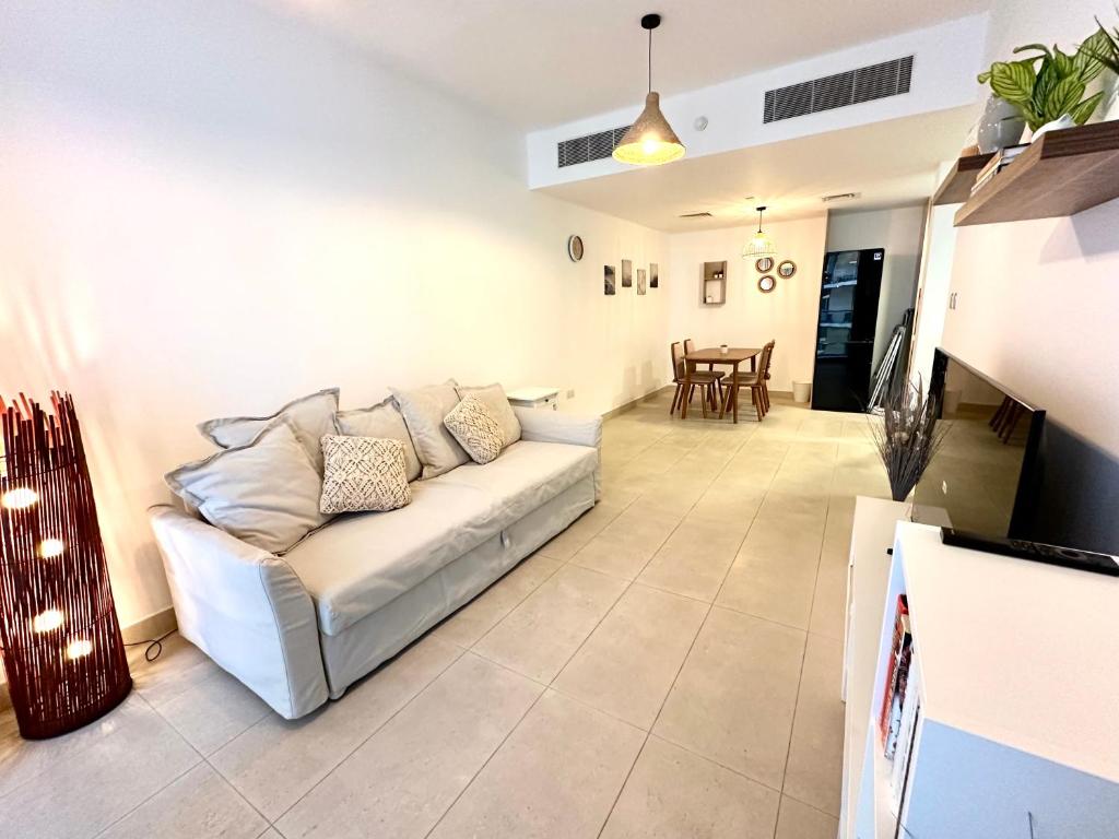 1-Bed Al Zeina Beach Community, Al Raha Beach - 5 minutes from Zayed ...