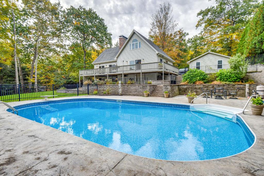 Milton Hidden Gem with Pool, Hot Tub and Fireplace!, Milton (updated ...