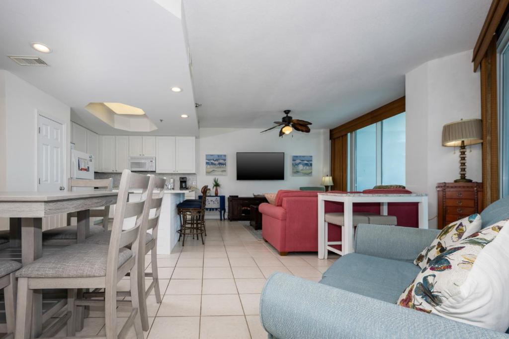Lighthouse 215 condo, Gulf Shores (updated prices 2024)