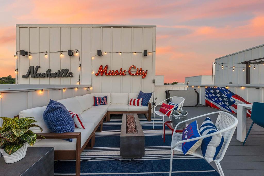 The Bluebell - Rooftop Lounge with Hot Tub, Nashville (updated prices 2025)