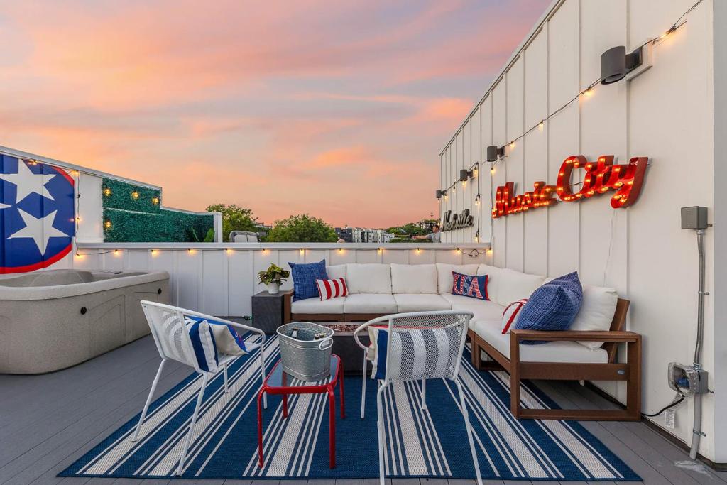 The Bluebell - Rooftop Lounge with Hot Tub, Nashville (precios ...