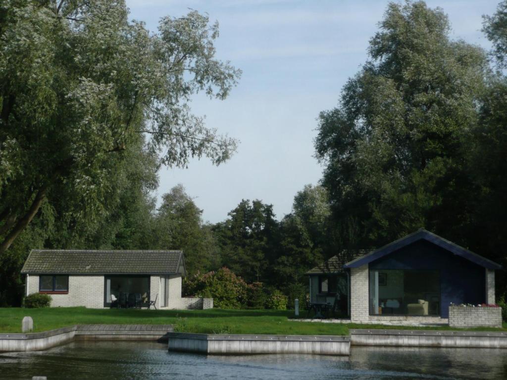 Private Island Bungalow Stay, Nieuw-Loosdrecht (updated prices 2025)