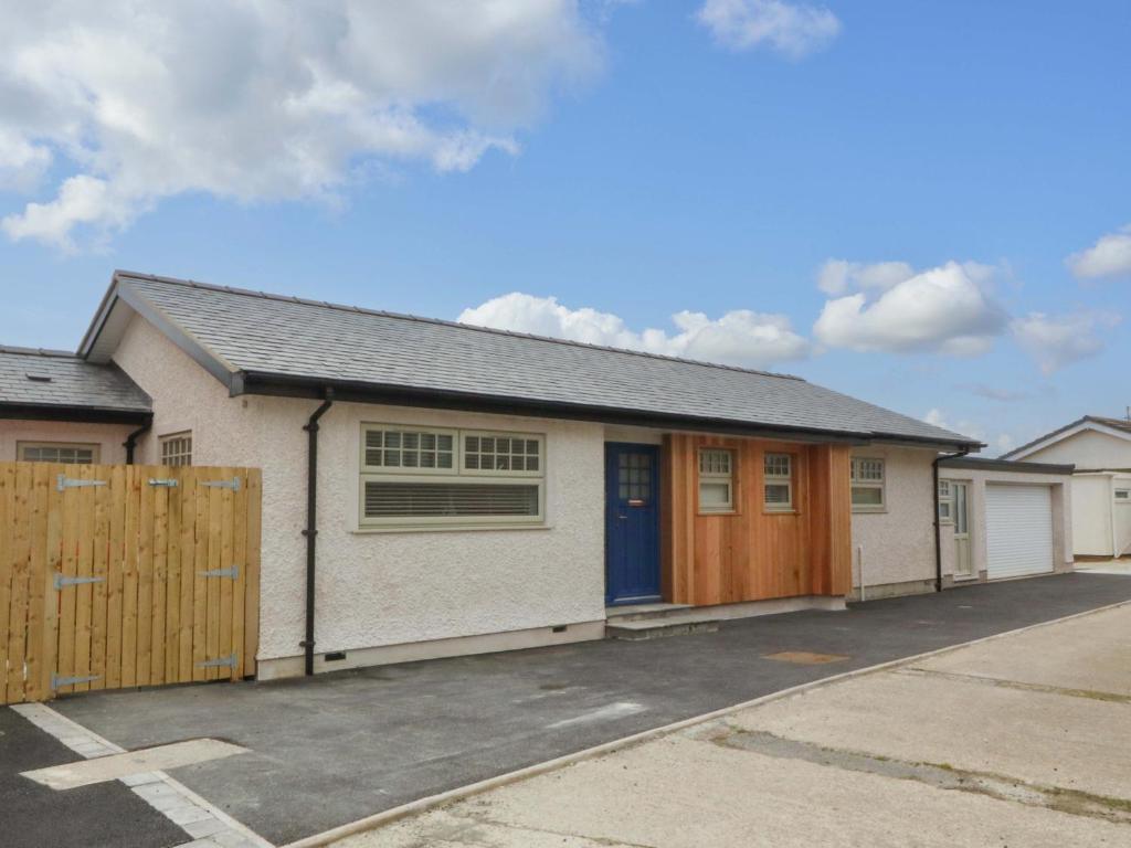 Awel-Y-Mor, Holyhead (updated prices 2026)