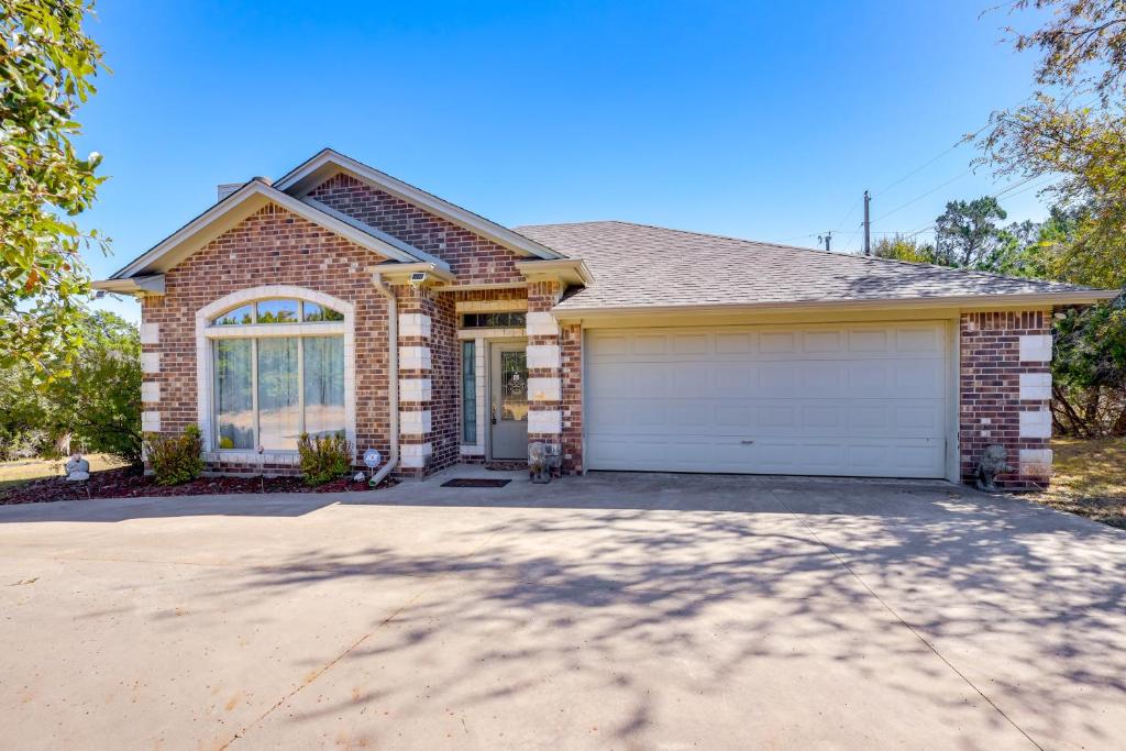 Family-Friendly Belton Home with Deck Dogs Welcome!, Belton (updated ...