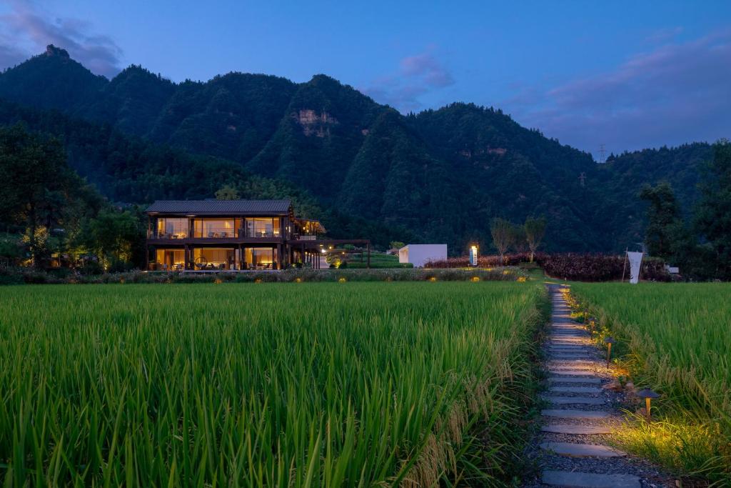 Trip Country Retreats Zhangjiajie Manson Resort, Zhangjiajie (updated ...