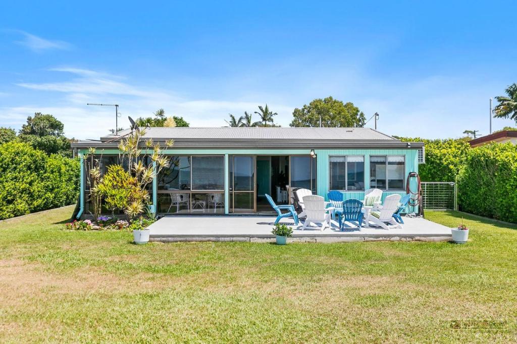 Beach Hut, Beachmere (updated prices 2025)