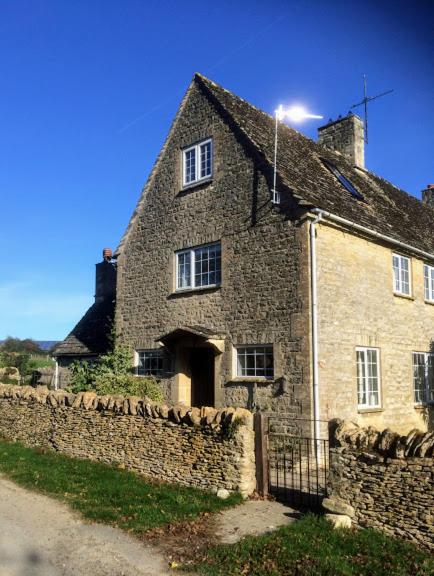 Oxleaze Barn, Eastleach (updated prices 2026)