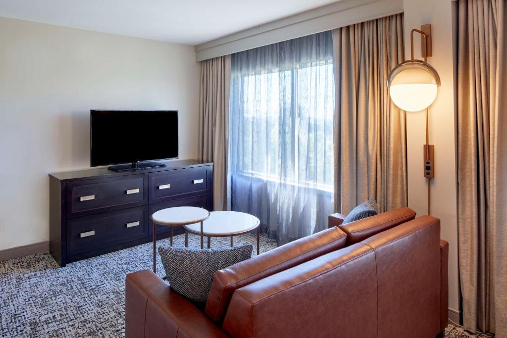 DoubleTree by Hilton Atlanta/Roswell - Alpharetta Area, Roswell ...