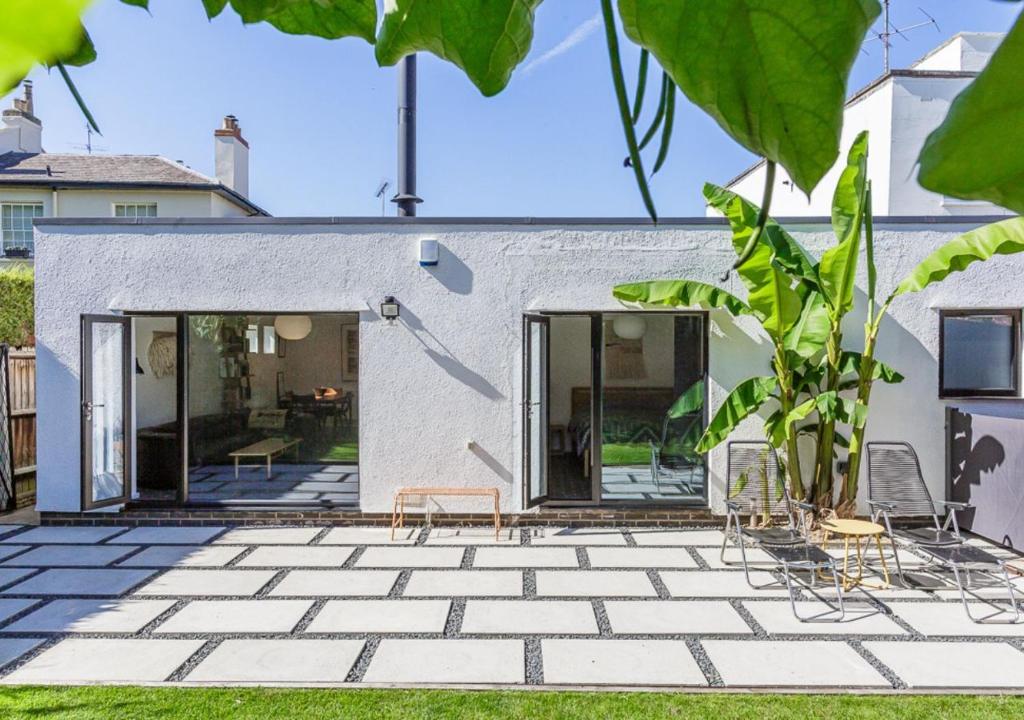 Gorgeous 1BD Balearic-style home with Gardens, Cheltenham ...