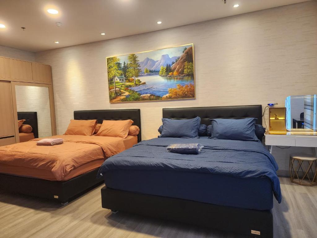 Spacious 2 King Bed Family Room 56 Sqm PODOMORO APARTMENT Tower Liberty ...
