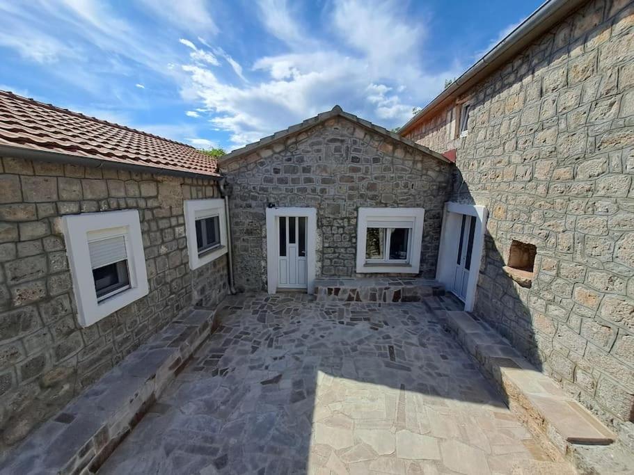 Stara kamena kuca Lustica, Luštica (updated prices 2025)
