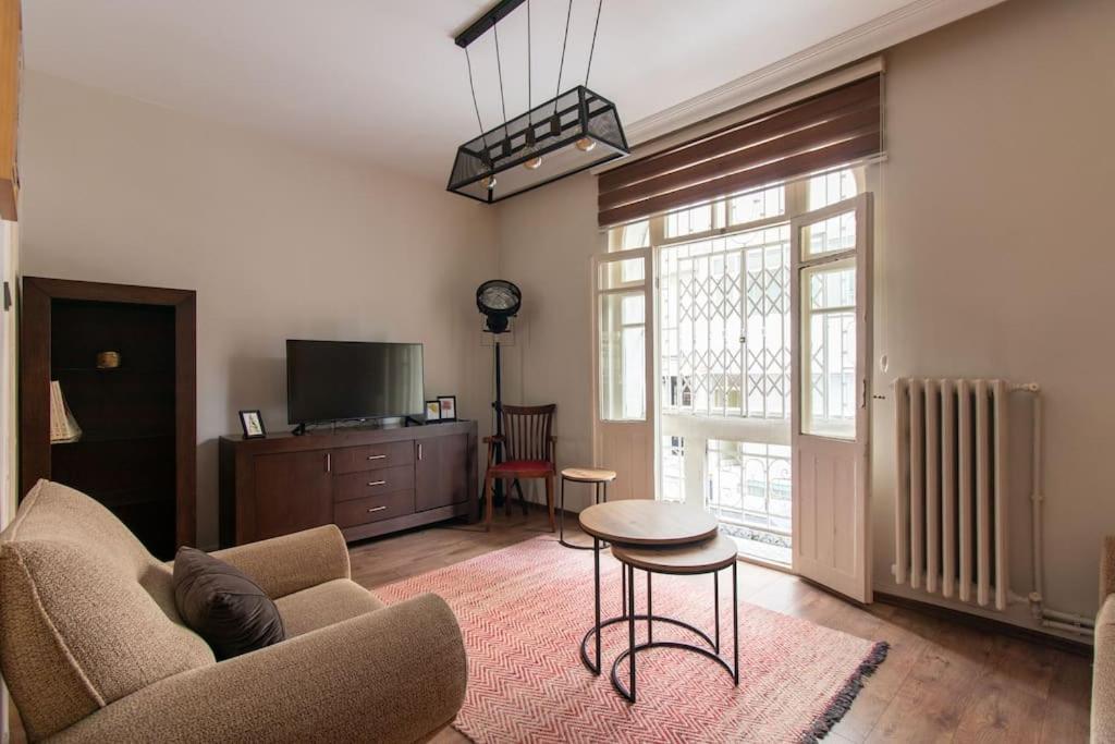 Historic 2BR Nisantasi Sisli Flat High Ceilings, Istanbul (updated ...