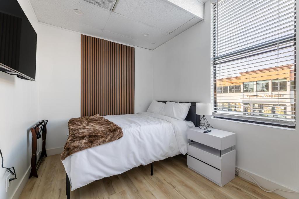 Walking distance to Caltech convention Center Pasadena Landmark room ...