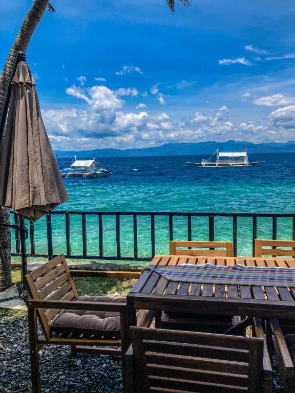 Beachfront Villa in Panagsama, Moalboal (updated prices 2026)