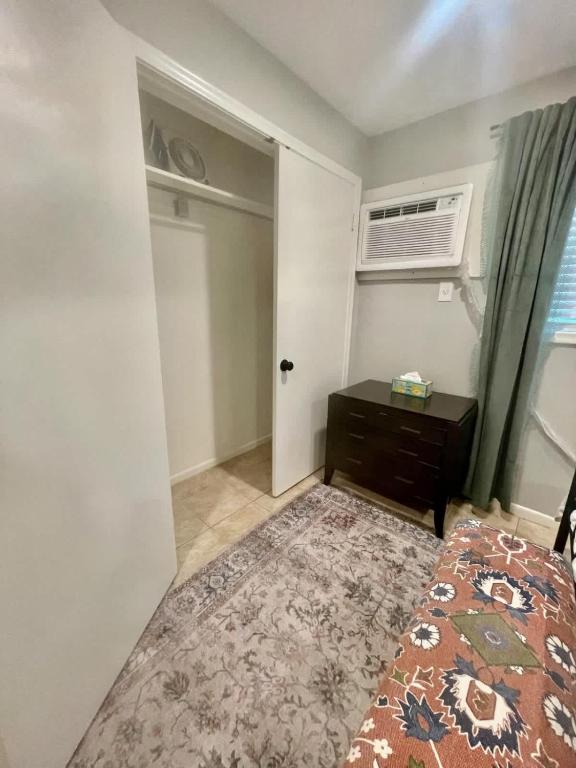 Joslyn Studio Perfect for 1-2, Omaha (updated prices 2025)