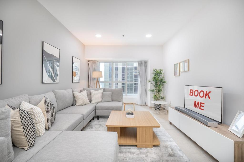 Graceful 2-Bedroom Apartment Near Beaches at Elite Residences Marina ...