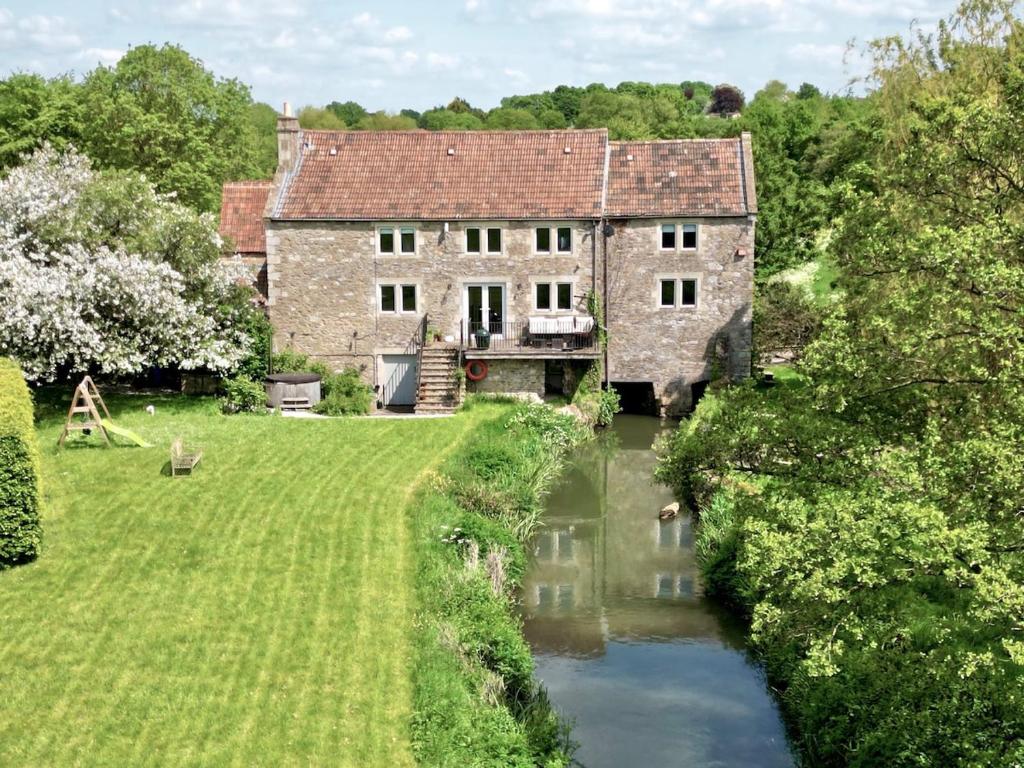 Iron Mill House - Riverside Hot Tub - Frome, Frome (updated prices 2026)
