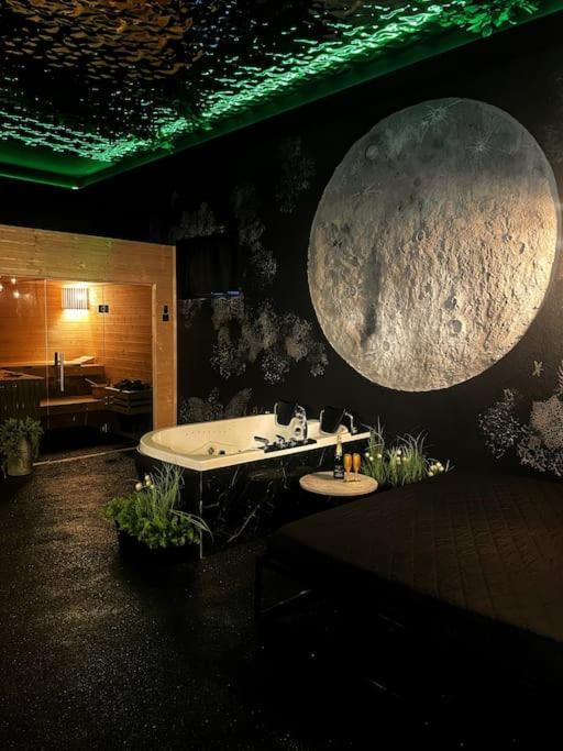 MOON ROOM - privátní wellness, Chrudim (updated prices 2026)