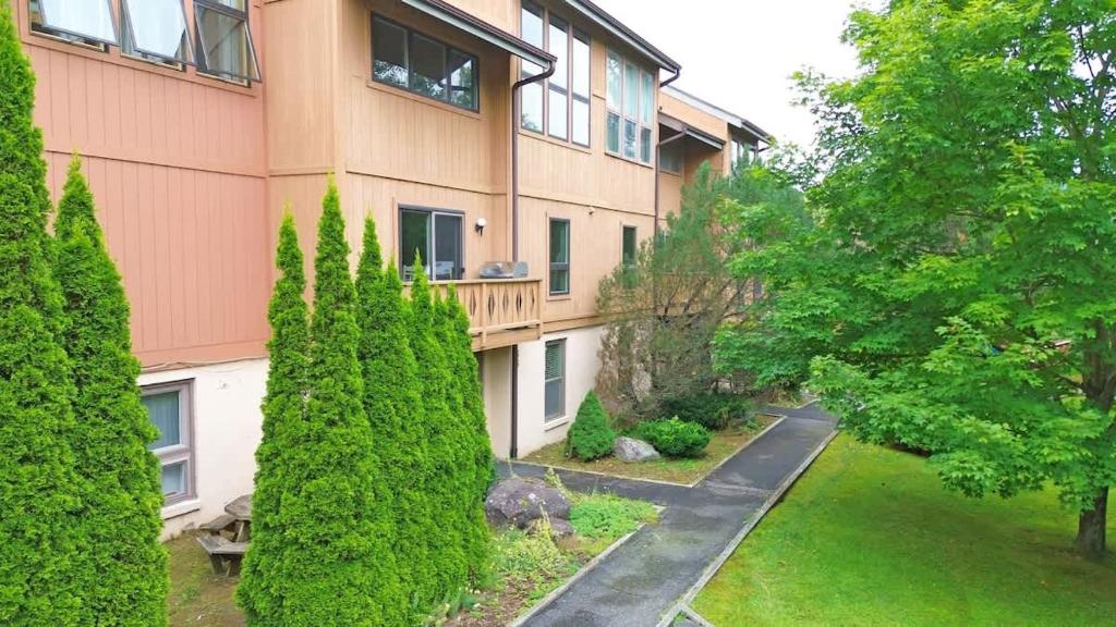 Updated Hunter Mtn Condo Walk to Slopes &Festivals, Lanesville (updated ...