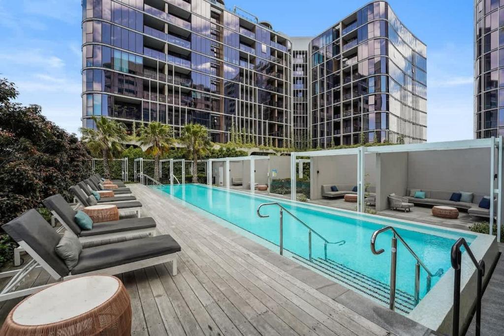 PM Residences - Modern Luxury 2BR Apt w parking, Melbourne (updated ...
