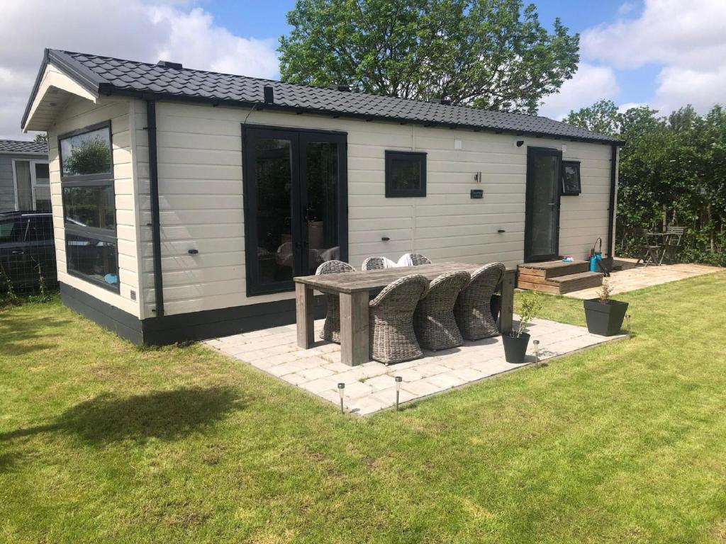 Charming chalet with spacious garden, Hippolytushoef (updated prices 2025)