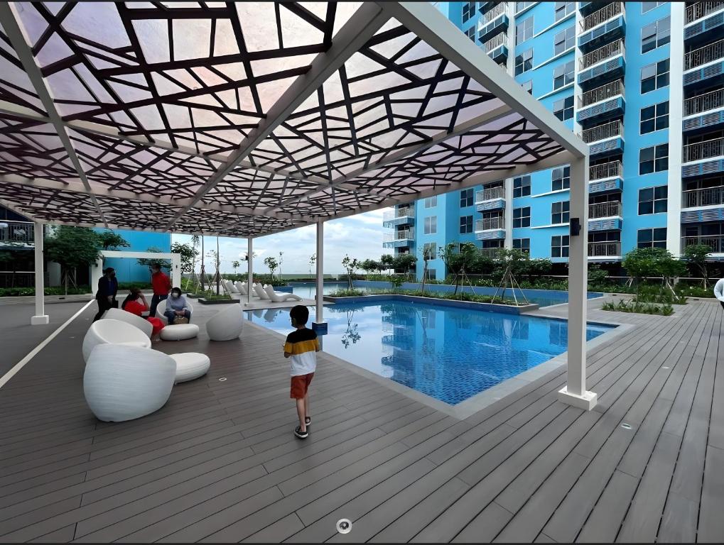 Luxurious 1 Br Facing Manila Bay Sunset Nearby Okada MOA Solaire Ayala ...