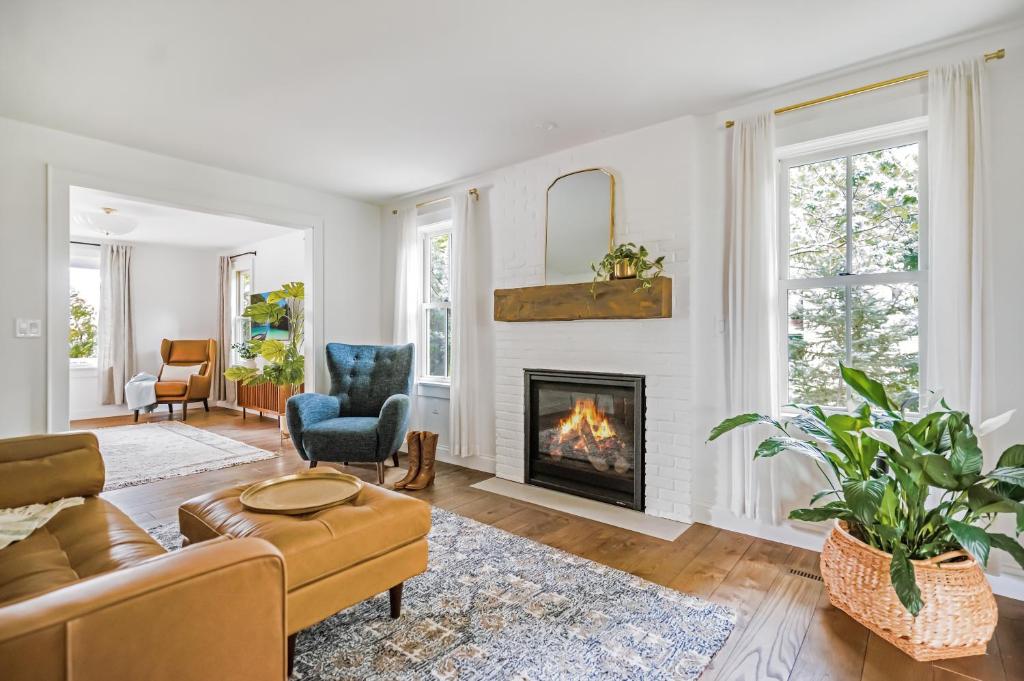 Willard House, Bayfield (updated prices 2025)