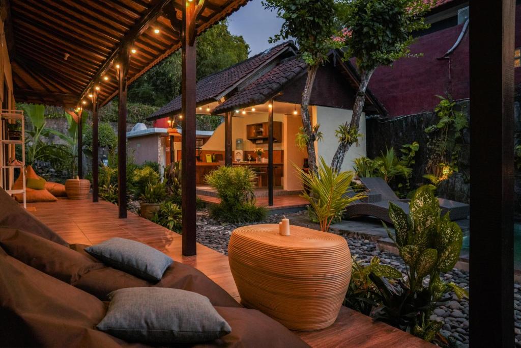 2BDR Classic Villa + Pool, Garden, Kitchen, Pond, Ubud (updated prices ...