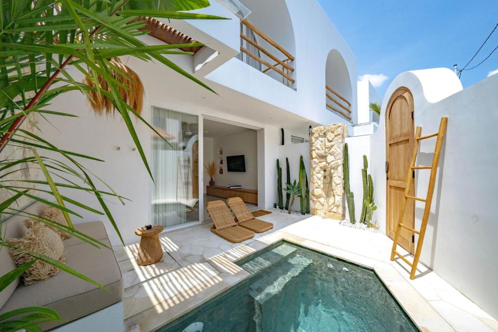 Las Casas Canggu - Beautiful Villa with Pool near Beaches, Canggu ...