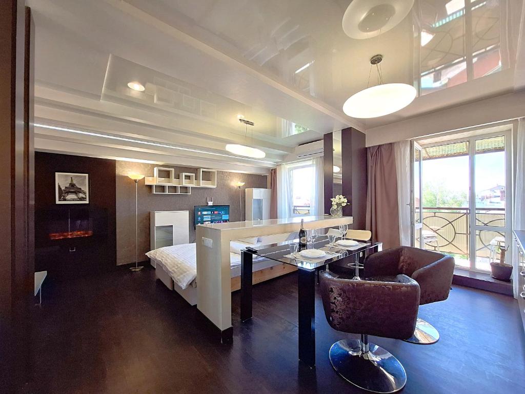 Найбільше ліжко у Полтаві Мережа Alex Apartments Цілодобово ...